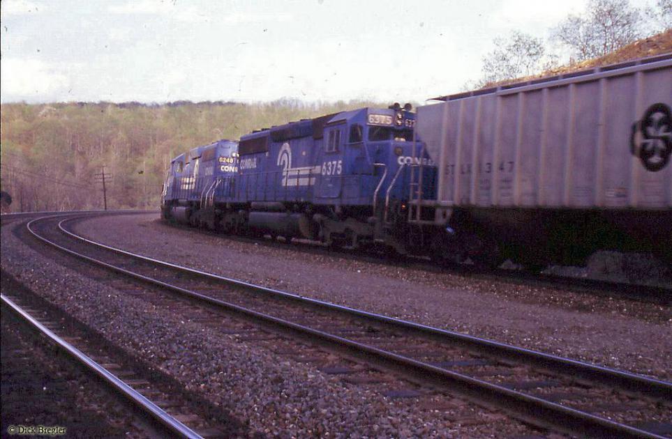 CR 6375 and CR 6248 at Bennington Curve in 1984 | Conrail Photo Archive