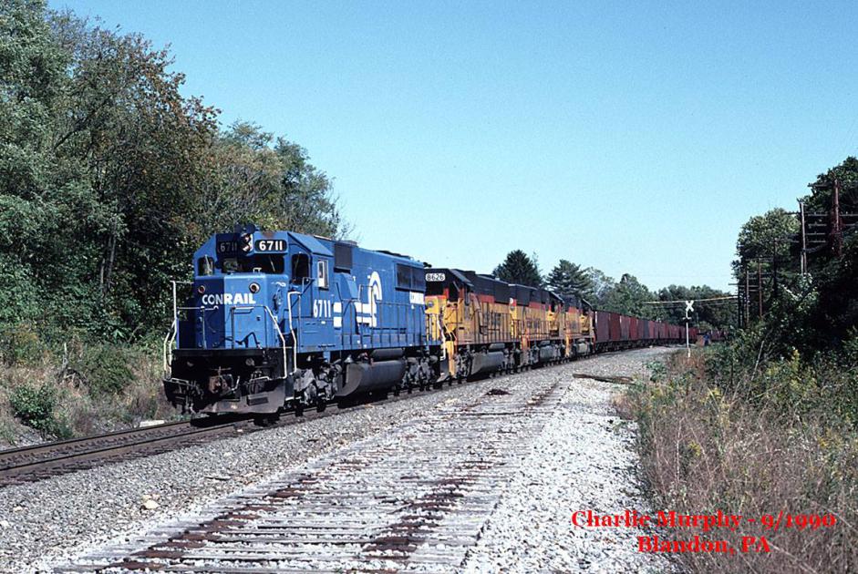 CR 6711 leads three Chessie units through Blandon PA in September of 1990 | Conrail Photo Archive