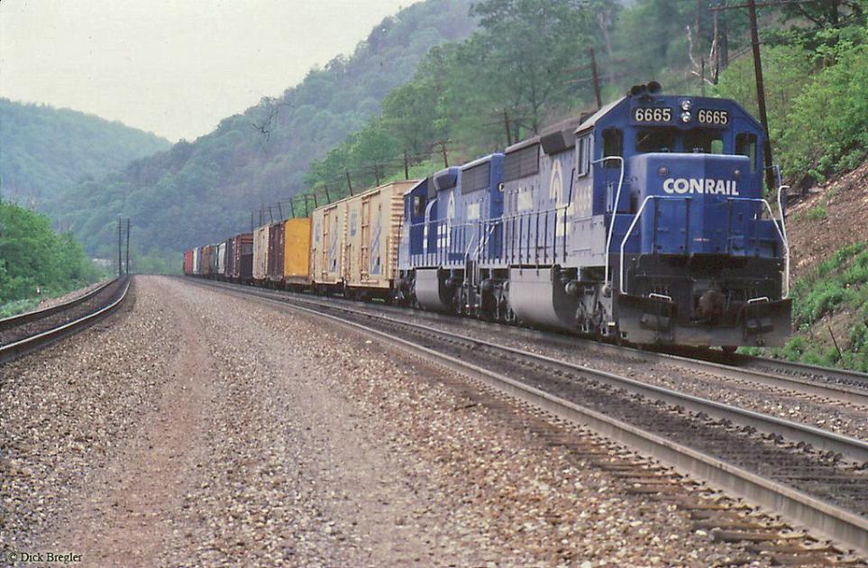 CR 6665 near Horseshoe Curve | Conrail Photo Archive