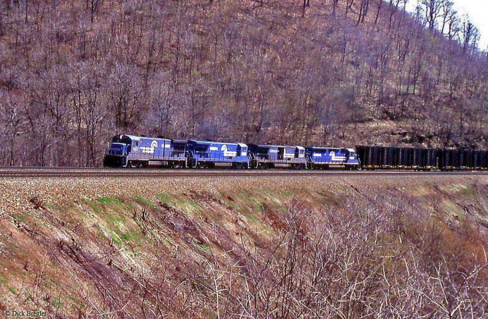 CR 5027 at Horseshoe Curve in 1993 | Conrail Photo Archive