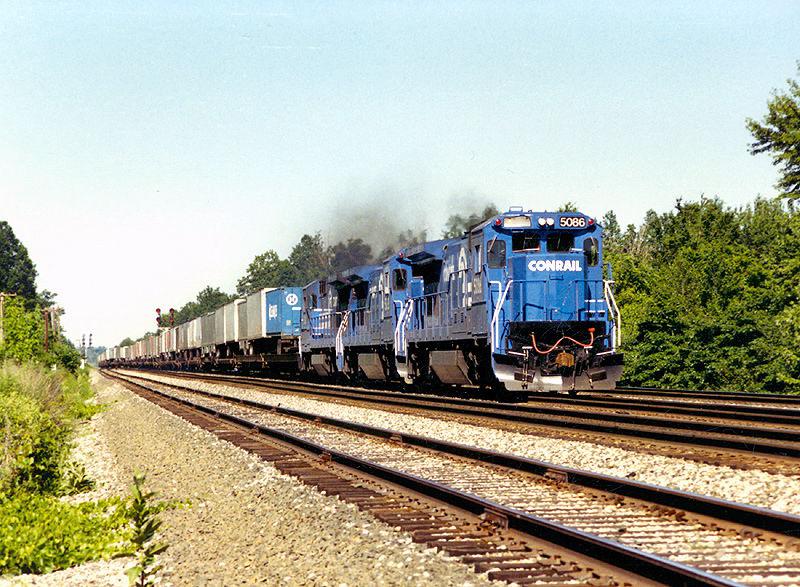 CR 5086 B40-8 leads a Westbound TV train at MP125 | Conrail Photo Archive