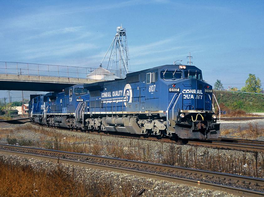 CR 6107 leads eastbound TV-2M at Alliance, OH. | Conrail Photo Archive