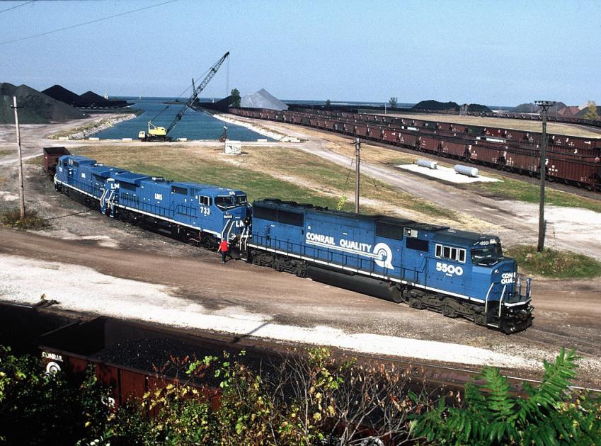 CR 5500, LMS 733 & 730 @ CR Ashtabula Harbor Ohio Yard | Conrail Photo ...
