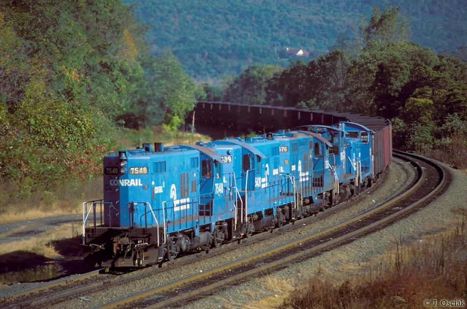 CR 7548 at Overview, PA in 1990 | Conrail Photo Archive