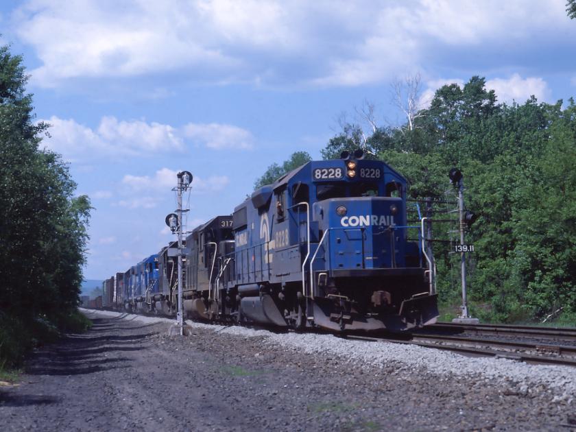CR 8228 leads SENH at Hinsdale, MA. on June 22, 1980. | Conrail Photo ...