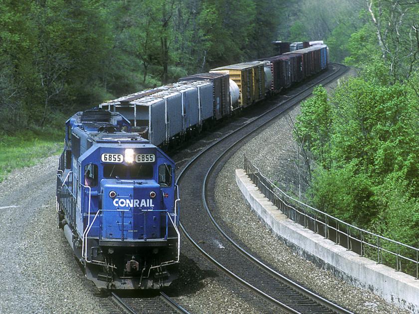 CR 6855 Leads a Manifest Through Birmingham PA, 5/93 | Conrail Photo Archive