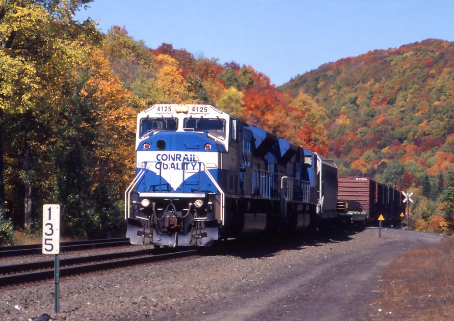 CR 4125 at Washington, MA. 10/7/97. | Conrail Photo Archive