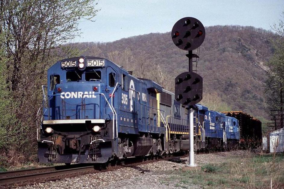 CR 5015 with ML411 on the Buffalo Line, 4/94 | Conrail Photo Archive