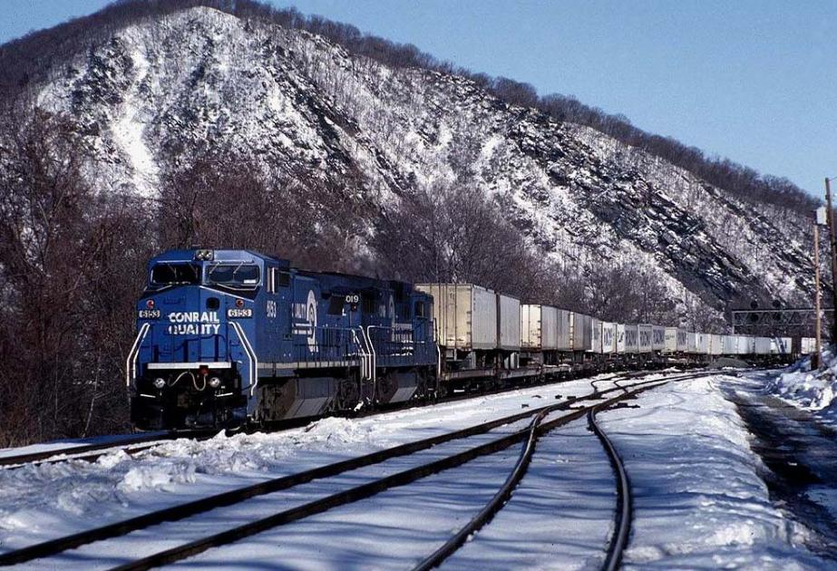 CR 6153 on MAIL-3X at CP Banks 2/94 | Conrail Photo Archive