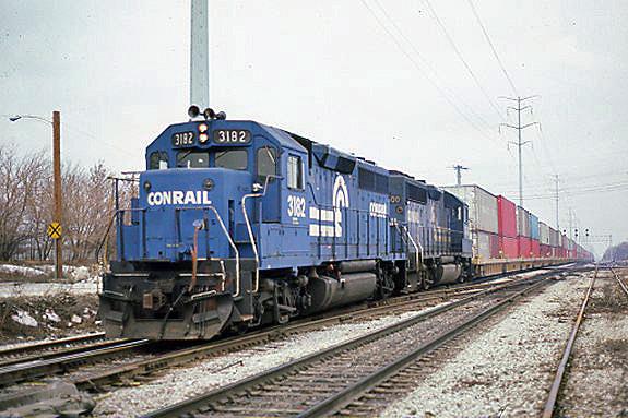 CR 3182 Leads TV300 | Conrail Photo Archive