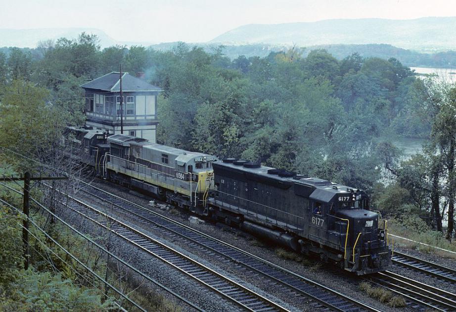 CR 6177 at Banks Tower, Marysville, PA 10-16-1977 | Conrail Photo Archive