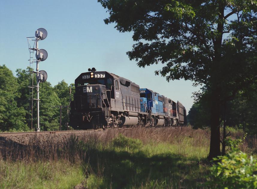 X-CR 3258/BM 337 at West Deerfield, MA. on 6/15/85. | Conrail Photo Archive