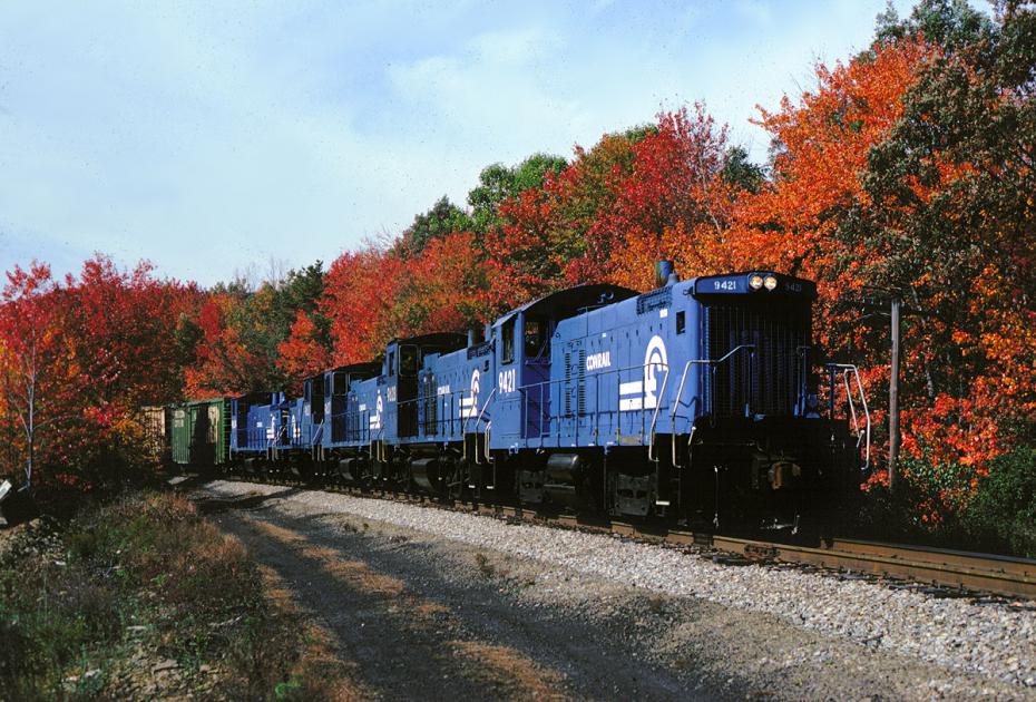 CR 9421 Leads Mixed Freight at Zehners, 10/83 | Conrail Photo Archive