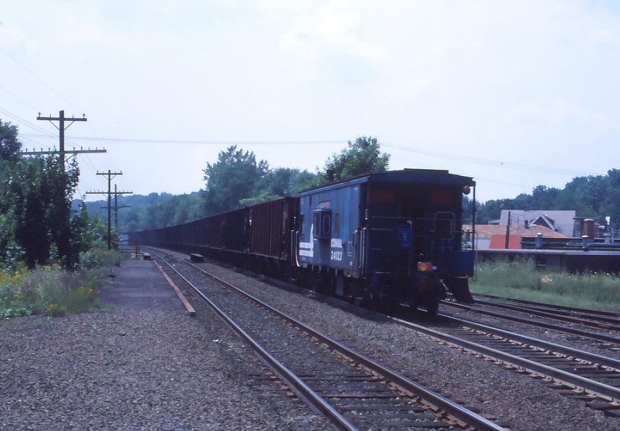 CR 6452 at Berlin, CT. on 7/10/87. (2) | Conrail Photo Archive