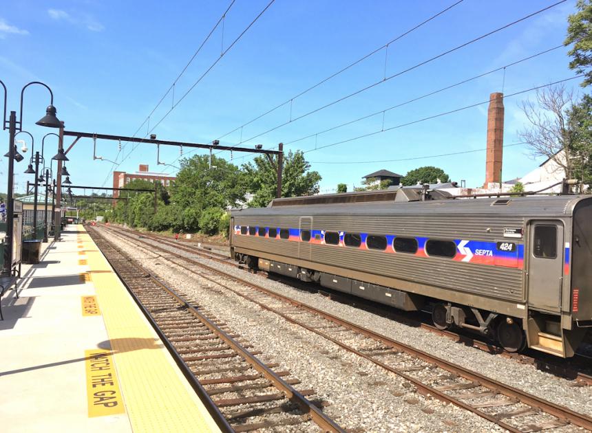 Septa RDG 424 at Norristown, PA 5/29/22 | Conrail Photo Archive
