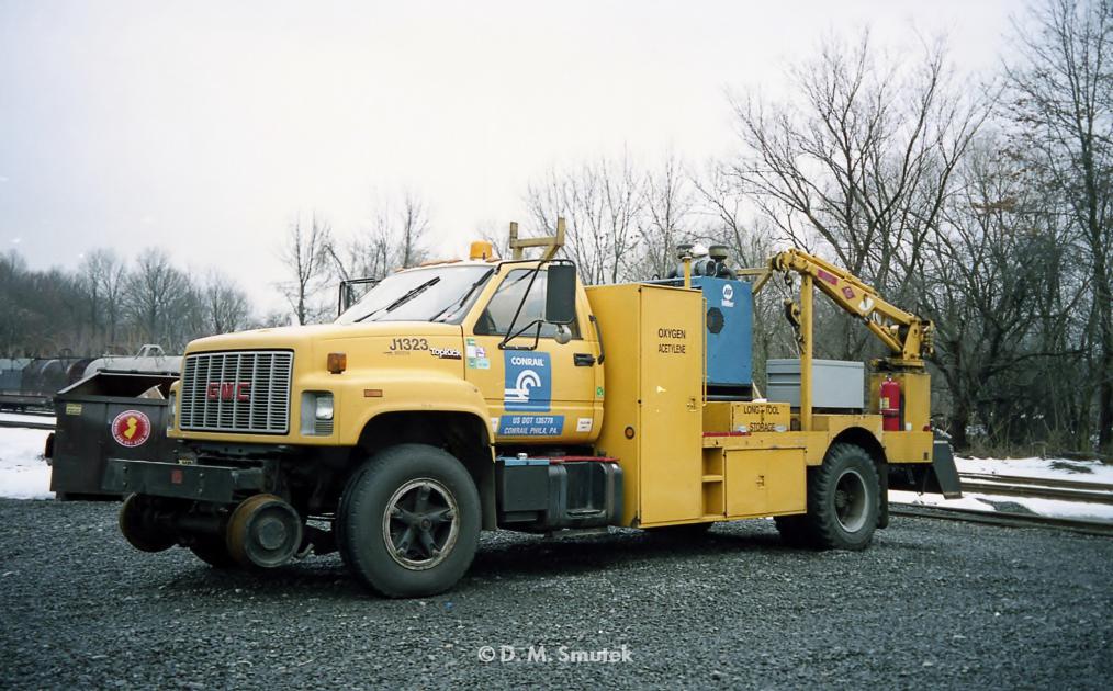 CR Welders Truck J1323 South Plainfield, NJ 2001 | Conrail Photo Archive