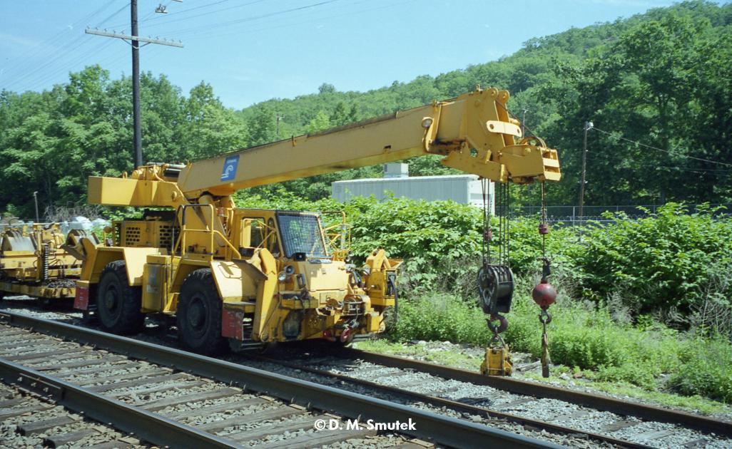 CR Mobile Crane CH 1211 Hillburn, NY Summer 1999 | Conrail Photo Archive