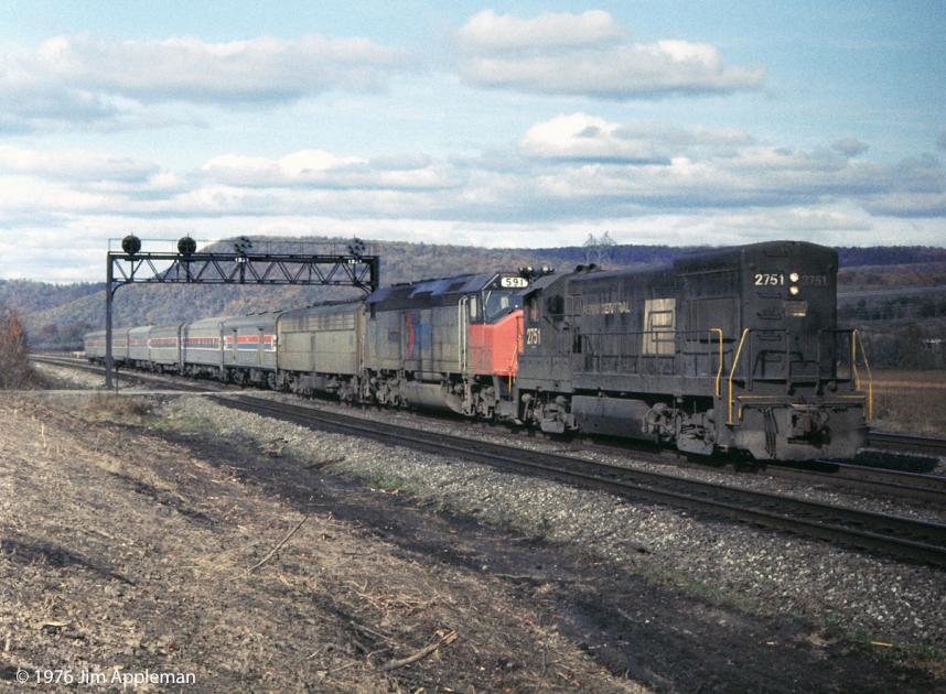 PC 2751 Amtrak leader Oct., 1976 | Conrail Photo Archive