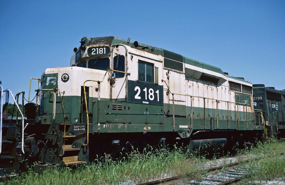 First production EMD GP30 at Rutherford, PA 8/18/1984 | Conrail Photo Archive