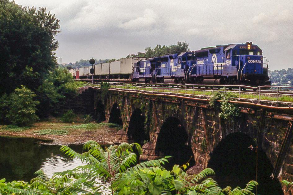 CR 3398 SEVEN ARCH BRIDGE | Conrail Photo Archive