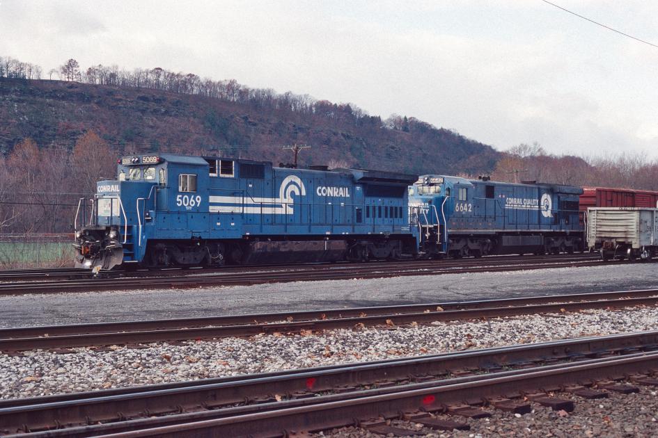 CR 5069 at Northumberland, PA on BUAL 11/24/97 | Conrail Photo Archive