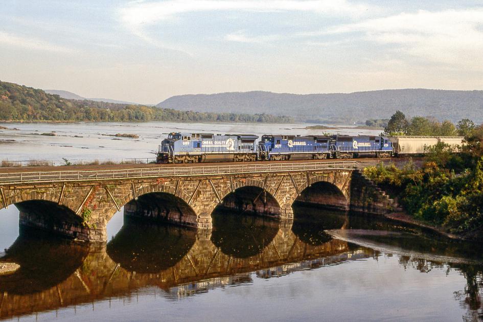 CR 6189 SEVEN ARCH BRIDGE | Conrail Photo Archive