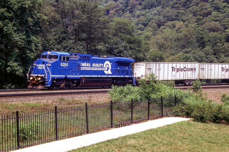 CR 6261 HORSESHOE CURVE | Conrail Photo Archive