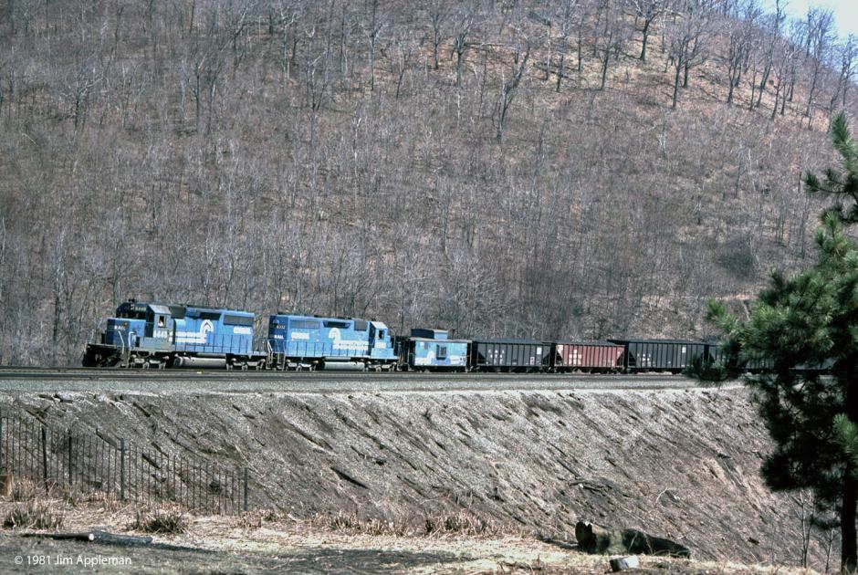 CR helpers, Horseshoe Curve 3/28/1981 | Conrail Photo Archive