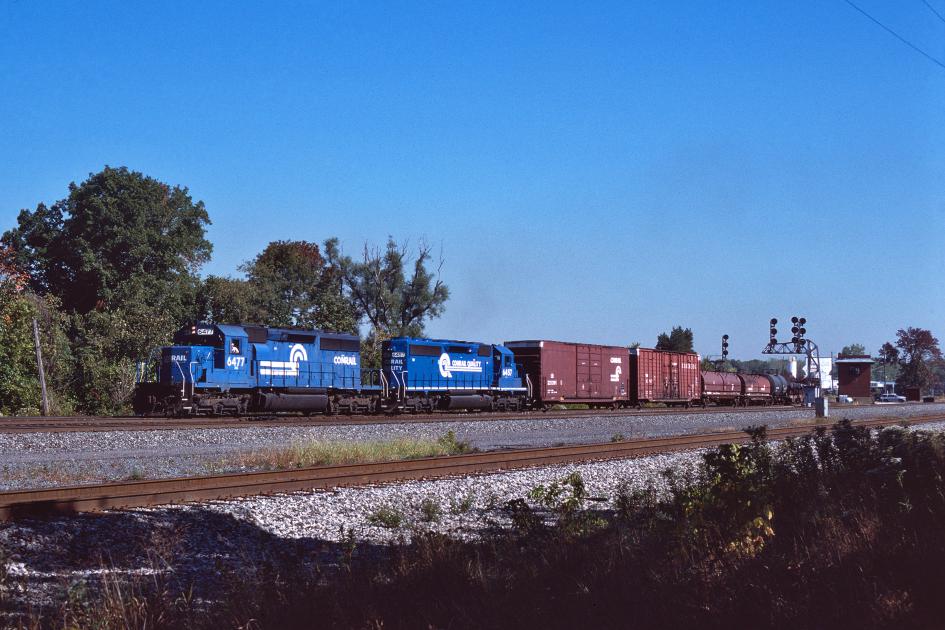 CR 6477 at Berea, OH with BUCO 09/28/95 | Conrail Photo Archive