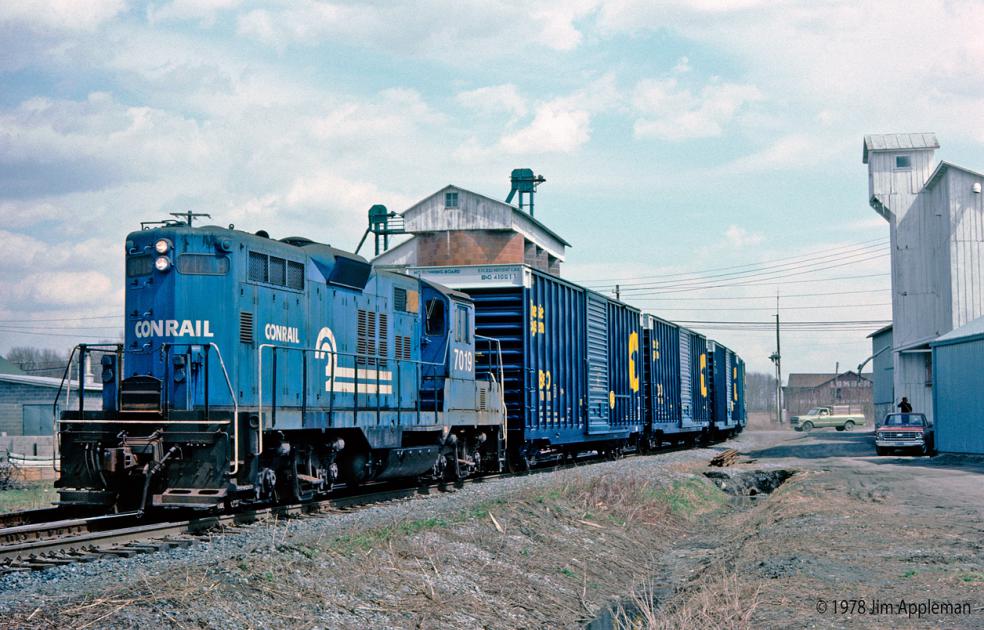 CR 7019 (PC 7019) at Turbotville, PA 4/13/1978 | Conrail Photo Archive