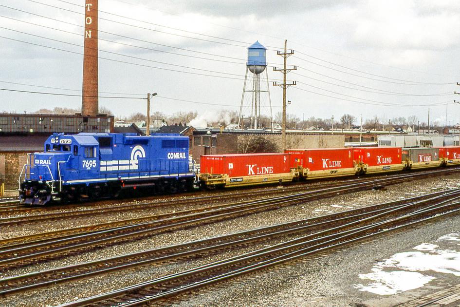 CR 7695 Collinwood OH | Conrail Photo Archive