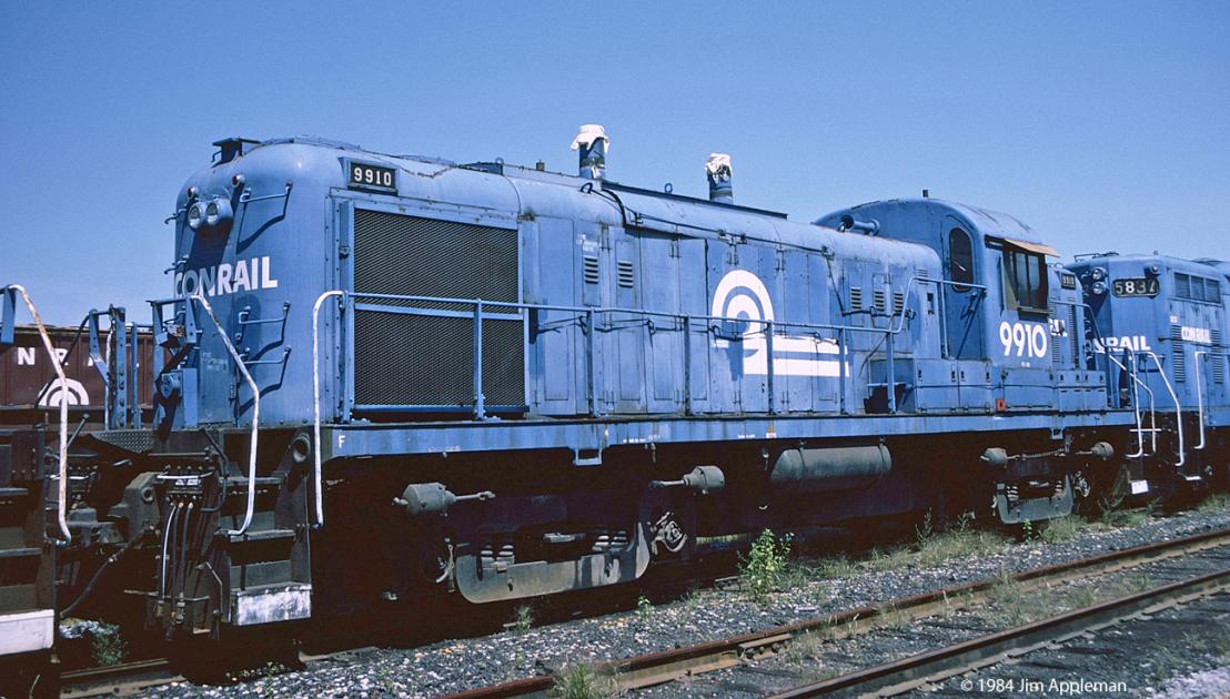 CR 9910 at Rutherford, PA 8/18/1984 | Conrail Photo Archive