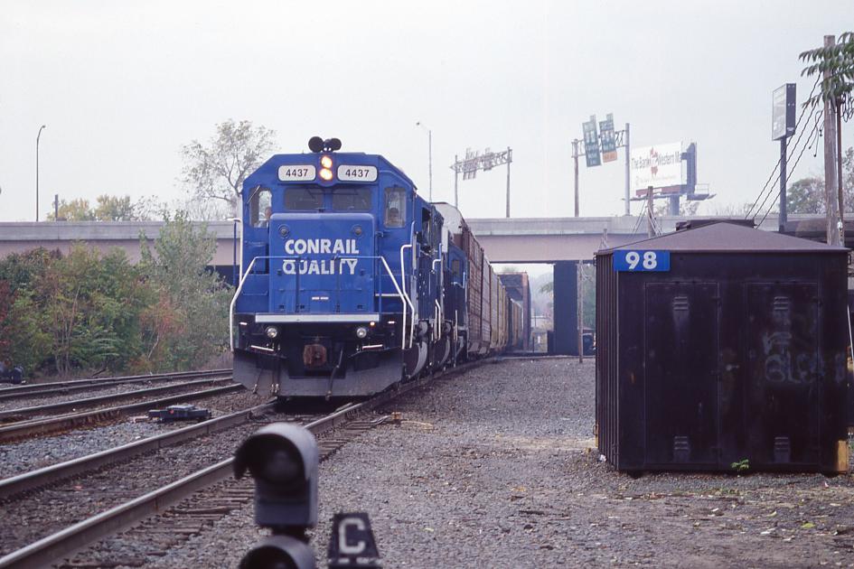CSX 4437 Springield MA | Conrail Photo Archive
