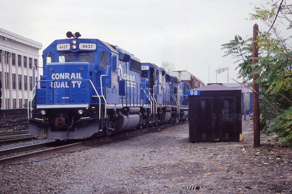 CSX 4437 Springield MA | Conrail Photo Archive