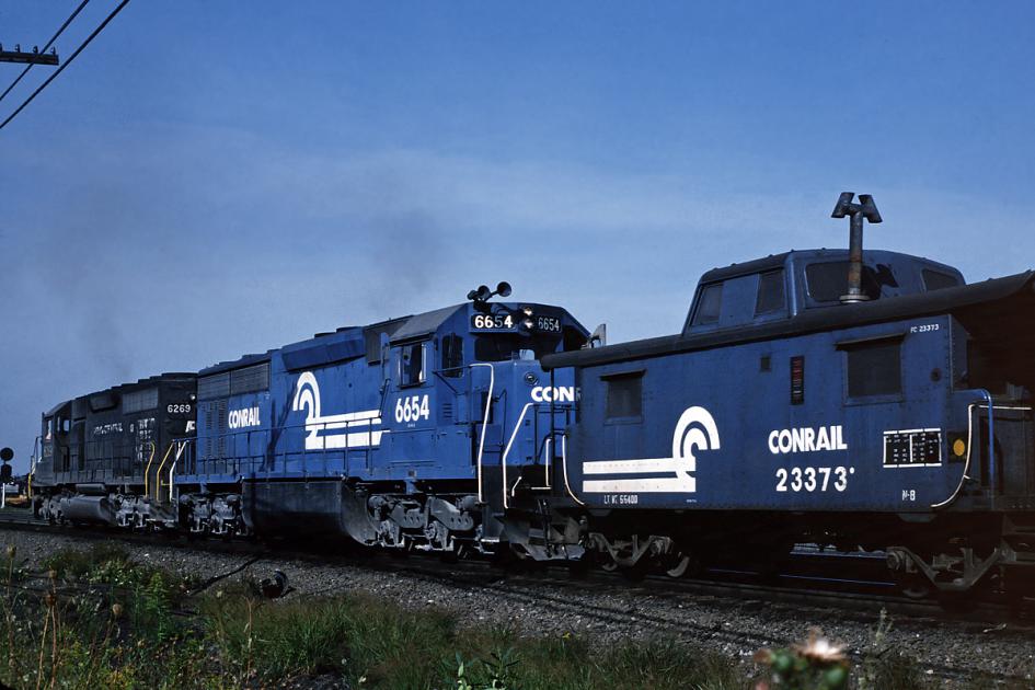 CR 6654 at Altoona PA on August 1, 1987 | Conrail Photo Archive