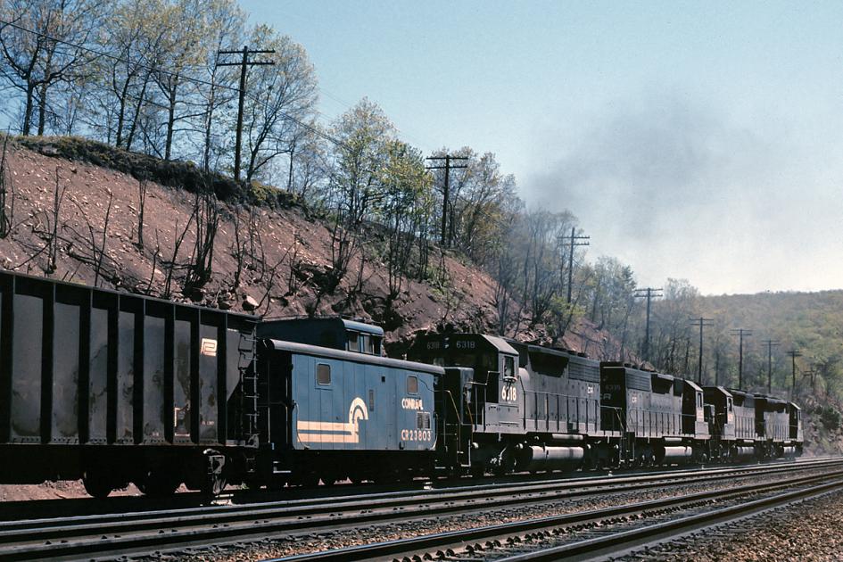 CR 6318 at Horseshoe Curve on May 21, 1977 | Conrail Photo Archive