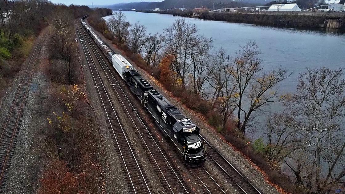 CR 6769 (NS 6317) at Conway PA | Conrail Photo Archive