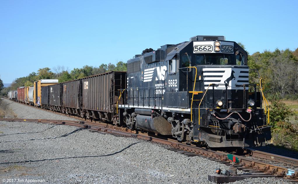 NS 5662 (CR 7726) at Ottawa, PA 10/20/2017 | Conrail Photo Archive