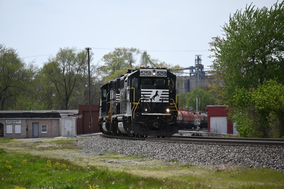 NS 5258 (CR 8041) Fostoria Ohio 5-2-2021 | Conrail Photo Archive