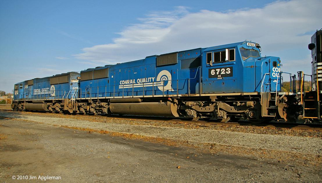 NS 6723 (CR 5586) & 6724 (CR 5587) at Cresson, PA 10/23/2010 | Conrail Photo Archive