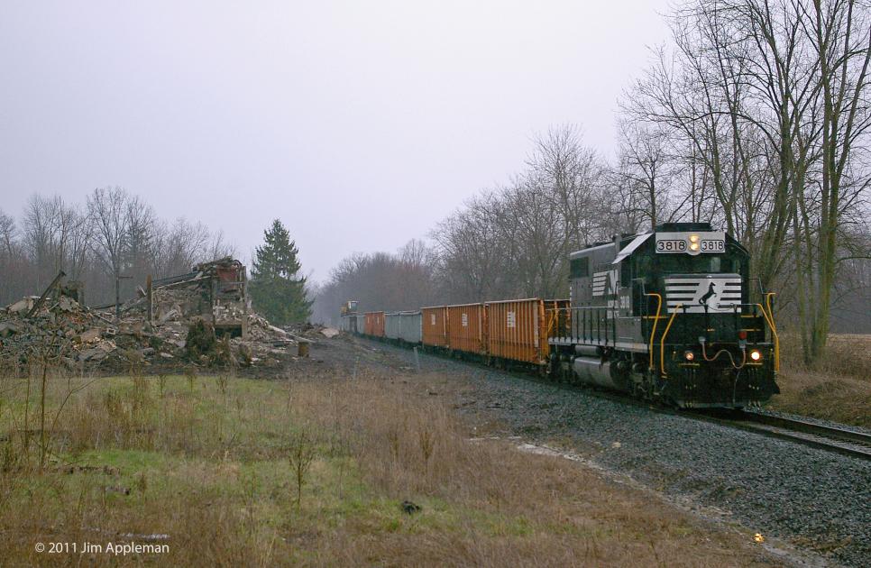 NS 3818 (CR 6954) at Schuyler, PA 4/11/2011 | Conrail Photo Archive