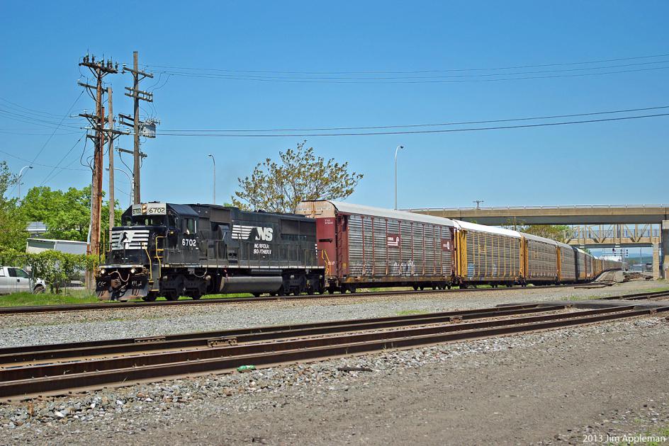 NS 6702 (CR 6843) at Altoona, PA 5/26/2013 | Conrail Photo Archive