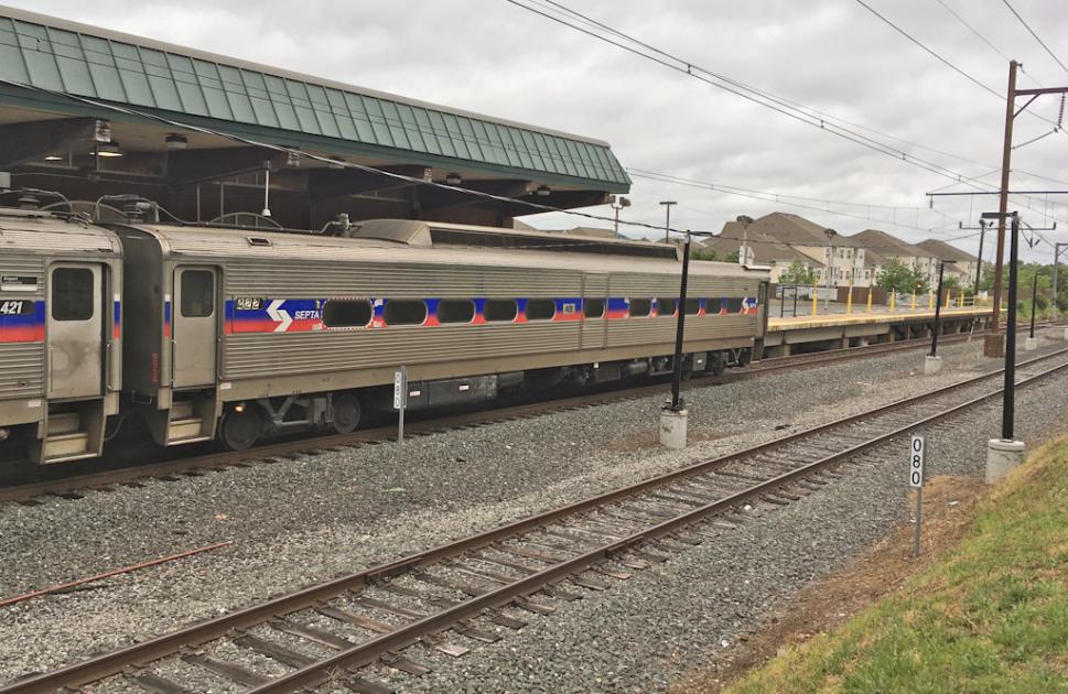 SEPTA RDG 422 Warminster, PA 5-29-21 | Conrail Photo Archive