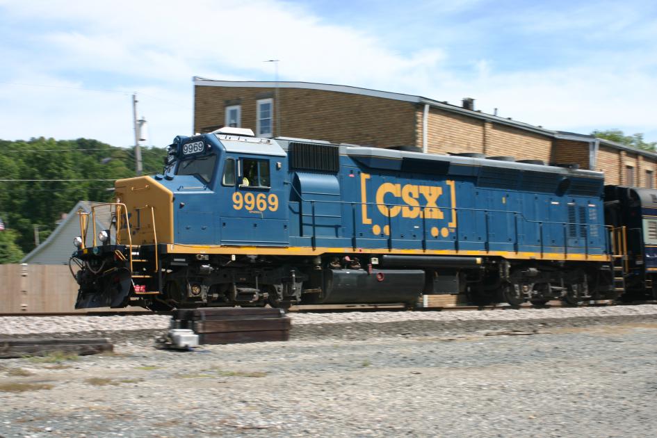 (CSX 9969) CR 3051 at Clinton Ohio | Conrail Photo Archive