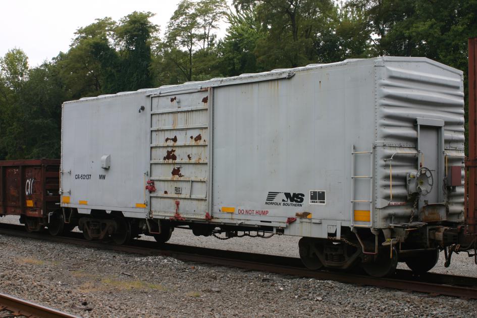 CR 60137 at Alliance Ohio | Conrail Photo Archive