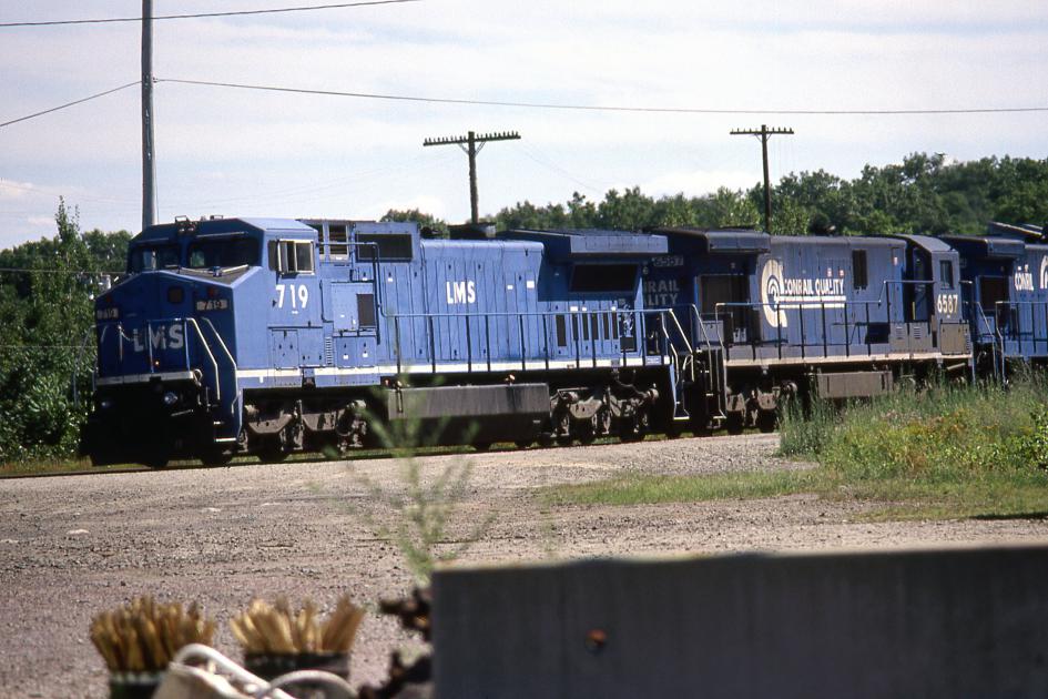 LMS 719 Ayer MA | Conrail Photo Archive