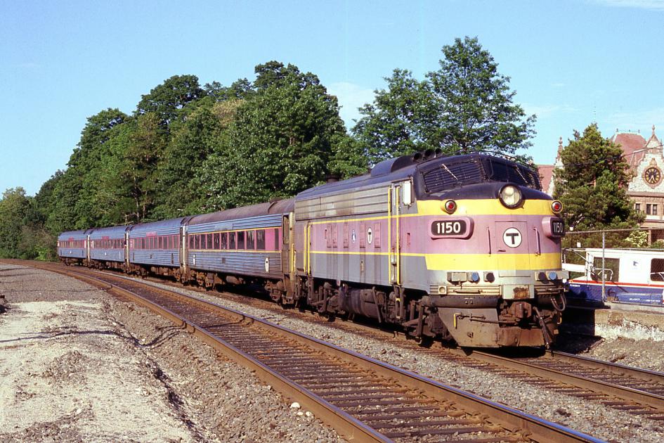 MBTA 1150 Wellesley MA | Conrail Photo Archive