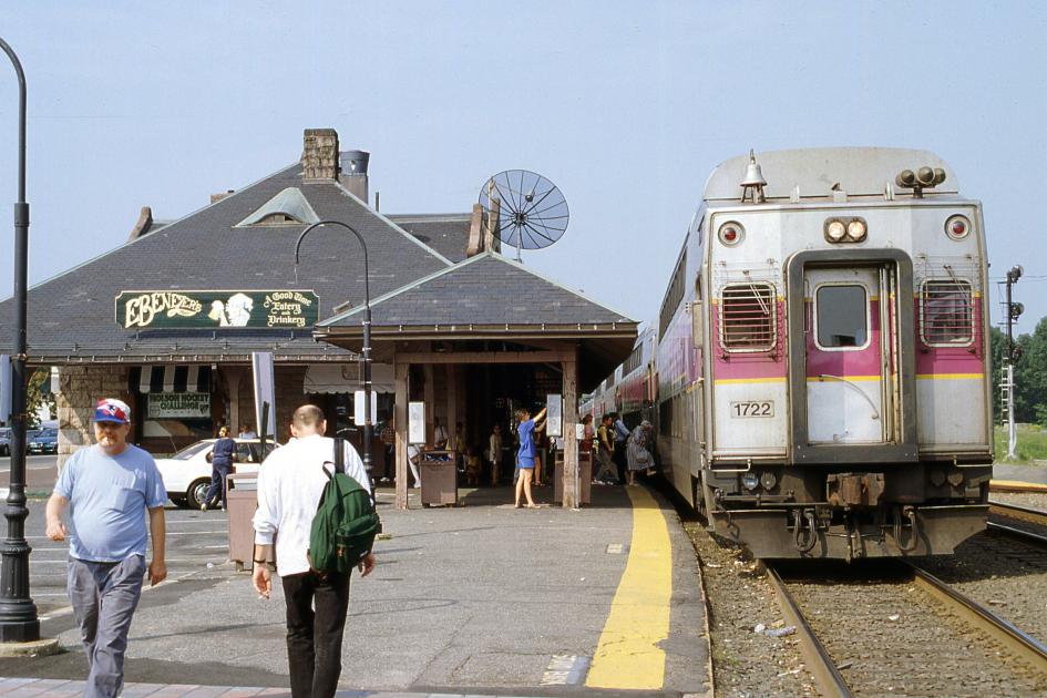 MBTA 1722 Framingham MA | Conrail Photo Archive
