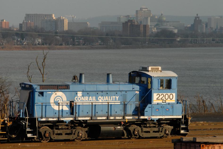 NS 2200 Enola Yard | Conrail Photo Archive