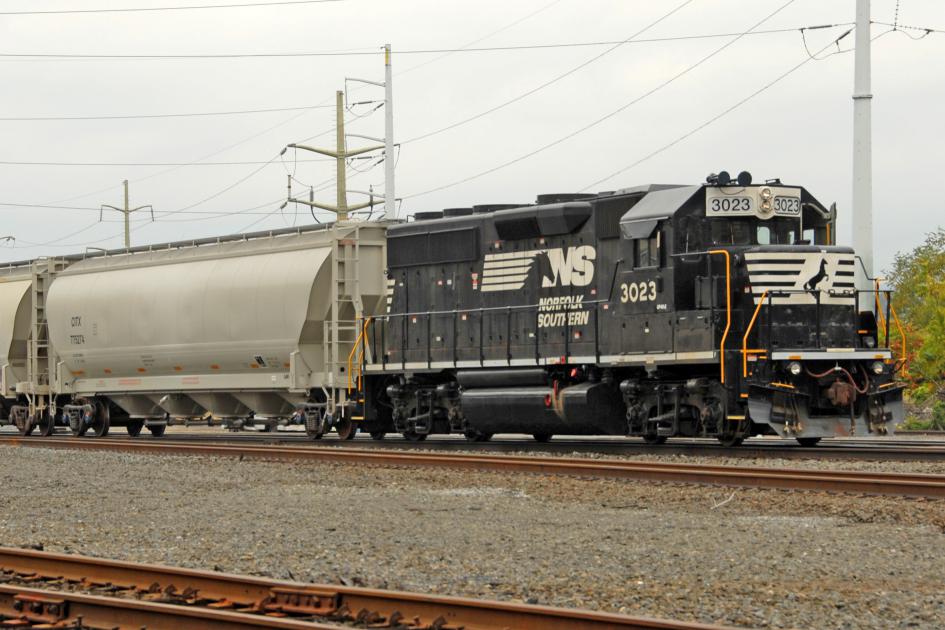 NS 3023 Harrisburg PA | Conrail Photo Archive